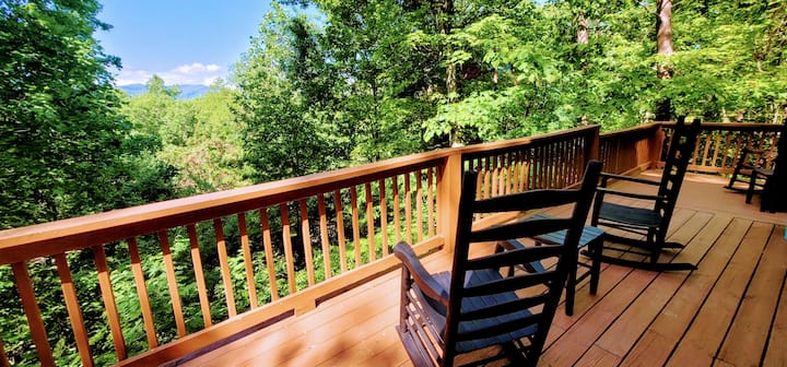 Secluded Cabin With Hot Tub & Mountain Views! - Gatlinburg, TN