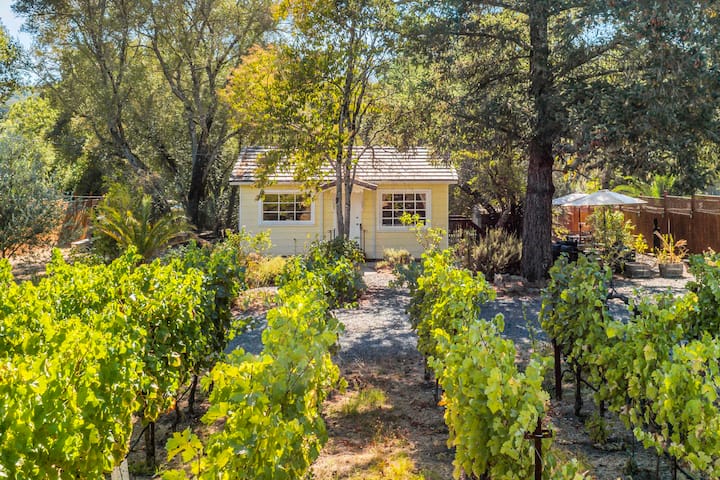 Grapevine Cottage By Avantstay | Vineyard, Firepit - Glen Ellen