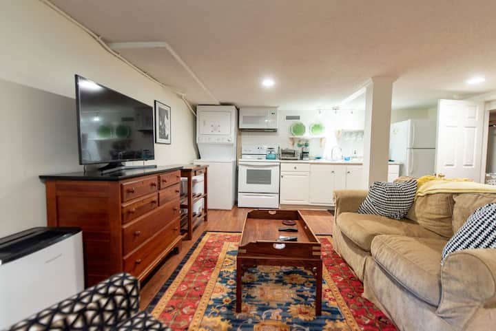 Private Patio | Big Tv | Pet Friendly | Parking - 윈스턴세일럼