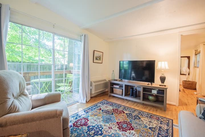 Tranquil Cottage W/ Soaking Tub & Oversized Shower - Winston-Salem, NC