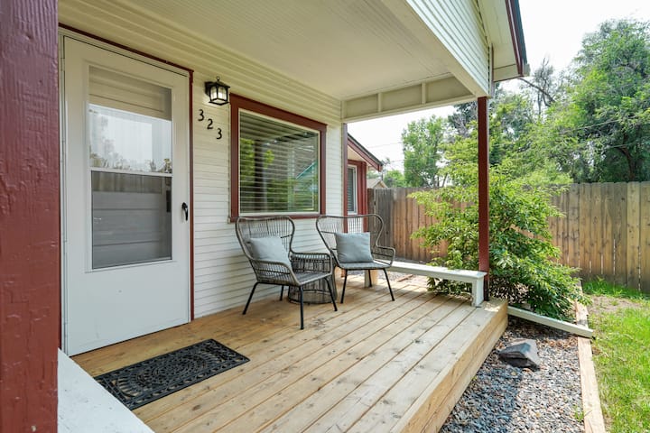 Tiny Cottage W/ Relaxing Porch Near Olympic Center - Colorado Springs, CO