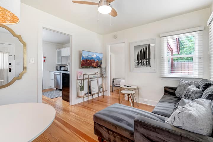 Cozy Tiny Cottage - Olympic Center, A+ Spot! - Colorado Springs, CO