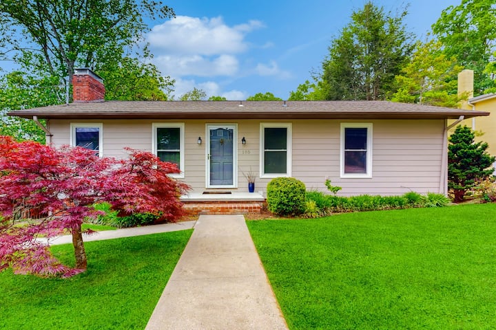 "Sunny Retreat": Pool, Trails + More! - Lake Junaluska, NC