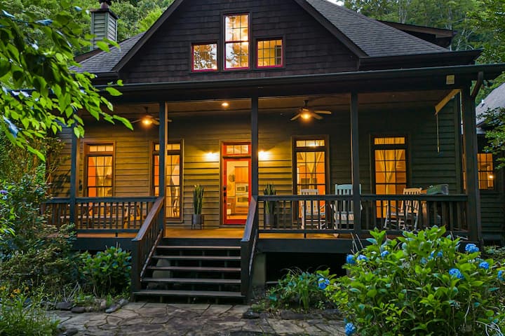 Embrace Nature's Beauty In The Great Smoky Mtns - Robbinsville, NC