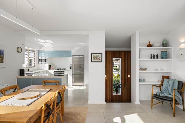 Seascape On Sunbrae With Sea Views - Papamoa