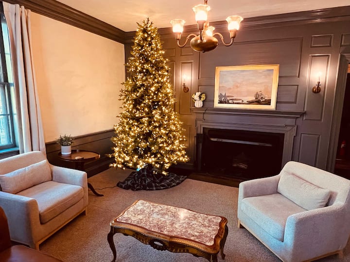 Historic Portland Retreat For Family Holidays - Portland, ME