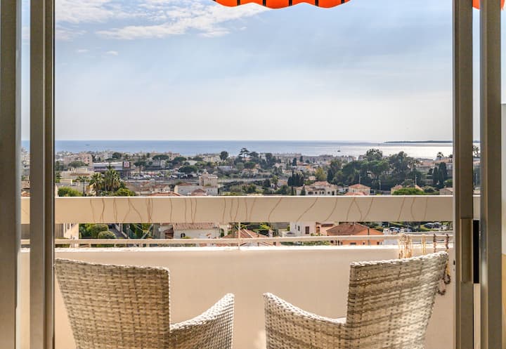 Lumineux Appt Avec Balcon Et Vue Sur Mer - Antibes