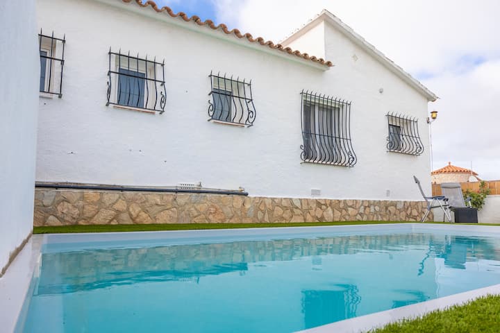 Maison Avec Piscine, Location Minimum 30 Jours - L'Escala