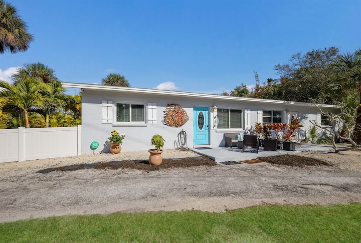Location, Steps To The Beach! Pets Welcome - Anna Maria Island, FL