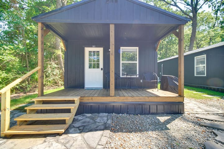 Close To Lake: Grove Cabin W/ Shared Fire Pit! - Grove, OK