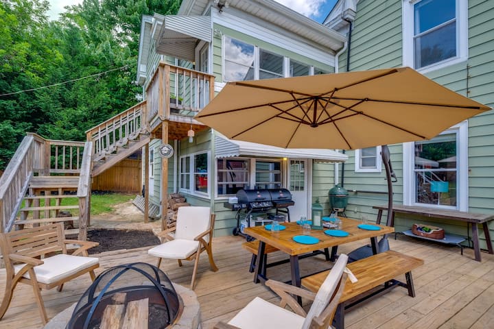Large Lynchburg Family Home W/ Hot Tub: 4 Mi To Lu - Lynchburg, VA