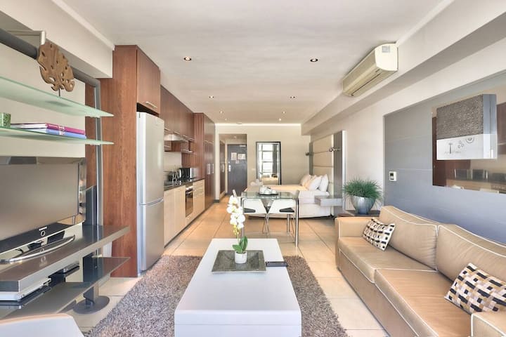 The Icon Studio In Lower Long Street, Foreshore -