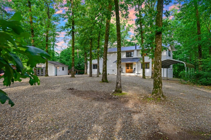 Amenities & Location! Creekside, Playset, Foosball - Broken Bow, OK