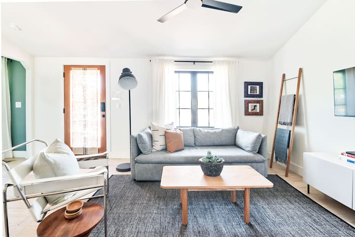 The Cape Guesthouse - Fredericksburg, TX