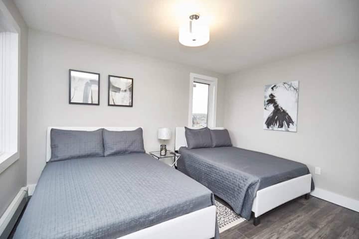 Clifton Hill Hideaway 2b -Two Bedroom Condo - Niagara Falls