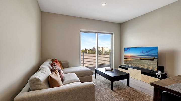 10 Min To Beach ~ King Bed ~ Smart Tv - Hollywood, FL