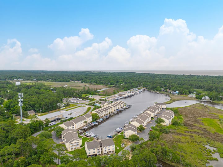 The Dockside Haven: Ocean Springs Escape - Ocean Springs, MS