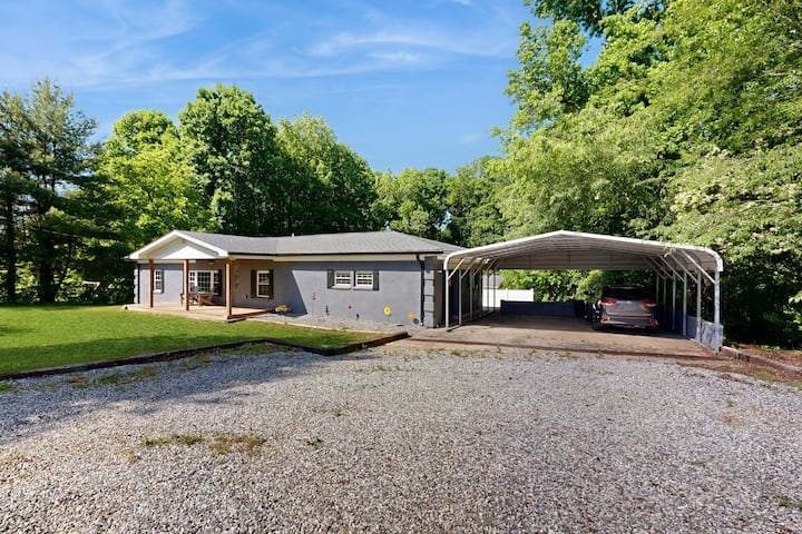 3br Home With Patio Near Downtown - Morganton, NC