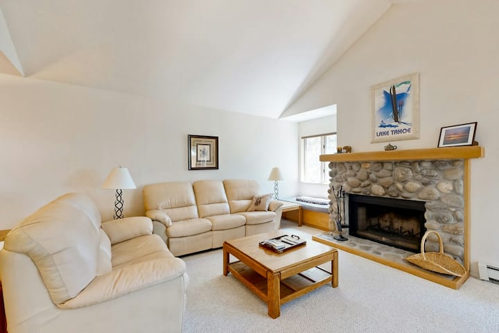 2br  Townhouse W/deck & Fireplace, Walk To Lake - Incline Village