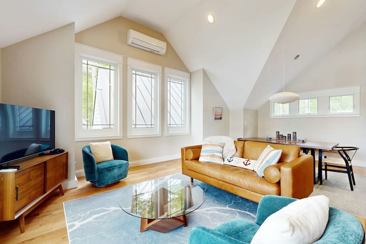 Stunning Riverfront, Hot Tub, Bbq, Woodstove - Damariscotta, ME