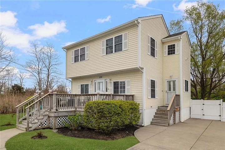 Seaside Serenity - Ocean View Bliss Near Beach - Warwick, RI