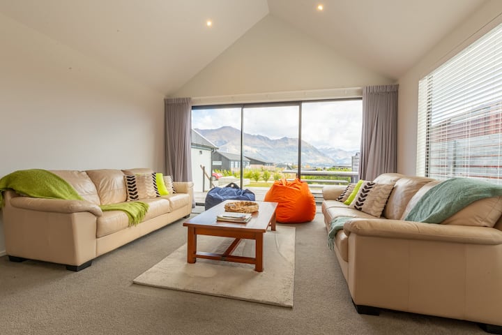Fantastic Views On Farrant Dr - Wanaka
