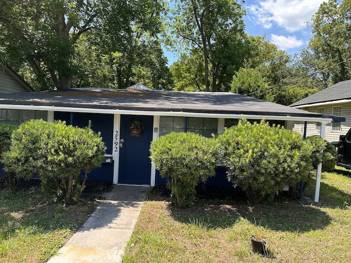 Comfortable Blue Home Workers Or Families Oasis. - Jacksonville, FL