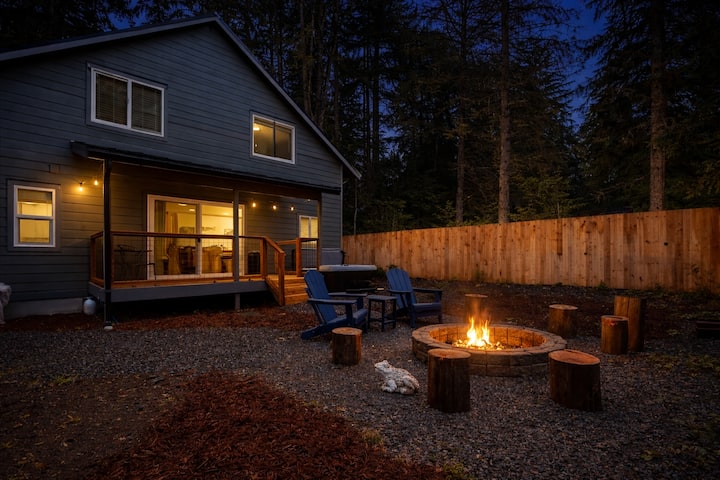 Mt. Rainier Cabin W/ Hot Tub & Fire Pit - Ashford, WA