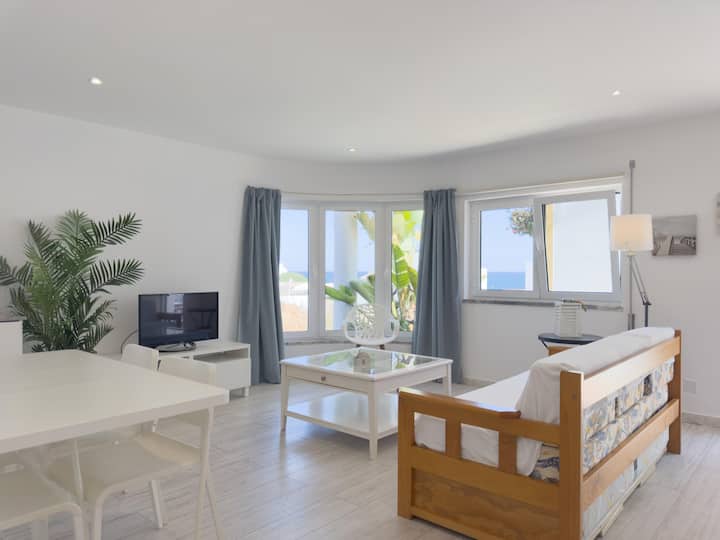 Beach Retreat Steps From The Ocean - District de Faro