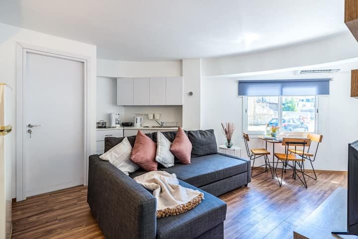 Lisa's 2-bedroom Apartment In Larnaca - Larnaka