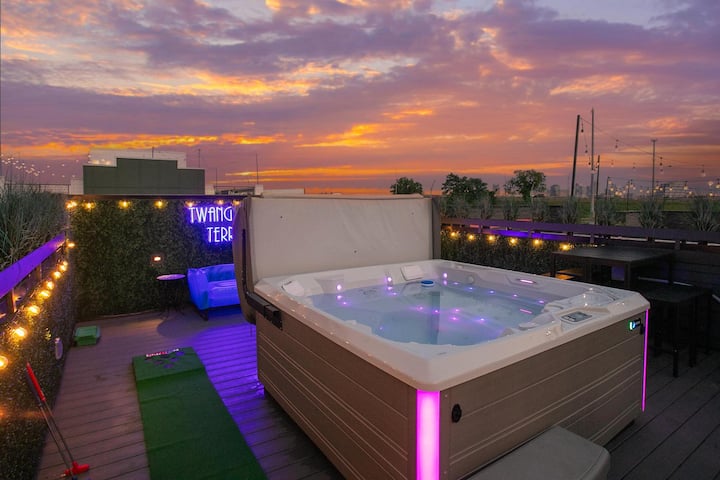 Hot Tub & Rooftop Views - Twang Town Terrace - Nashville, TN