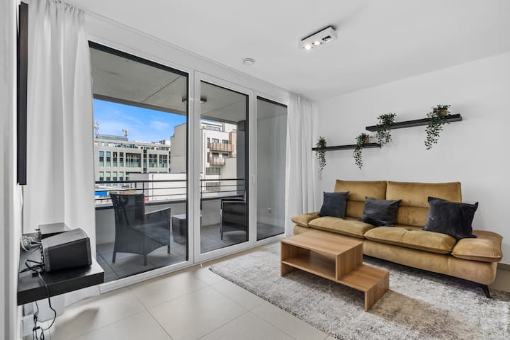 Stylish Apt W/ Balcony, Wifi & Near City Center - Luxembourg