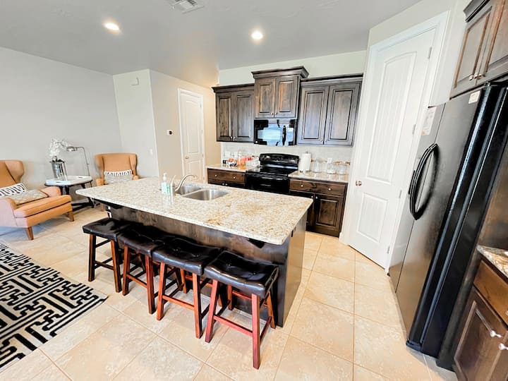 Southern Sunset Oasis | Pools & Golf Course Views - 워싱턴