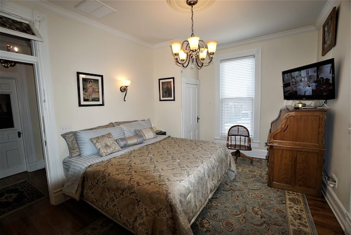 08) Luxury King Bed - Paducah, KY