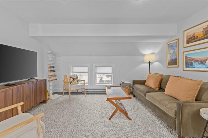 Renovated Historic Carriage House On Stowe Main St - Stowe, VT