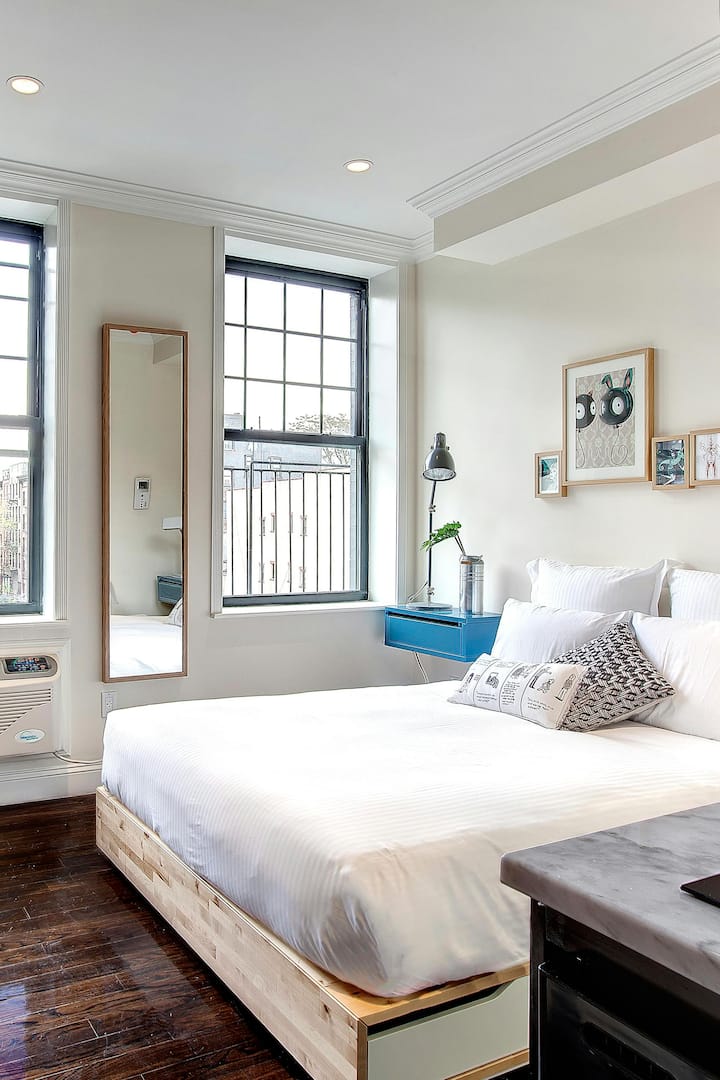 Well-appointed Kitchenette For Diy-ing Meals - Brooklyn, NY