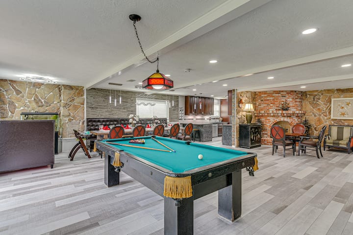 ~ 2 Blocks To Beach: Galveston Group Getaway! - Galveston Island, TX