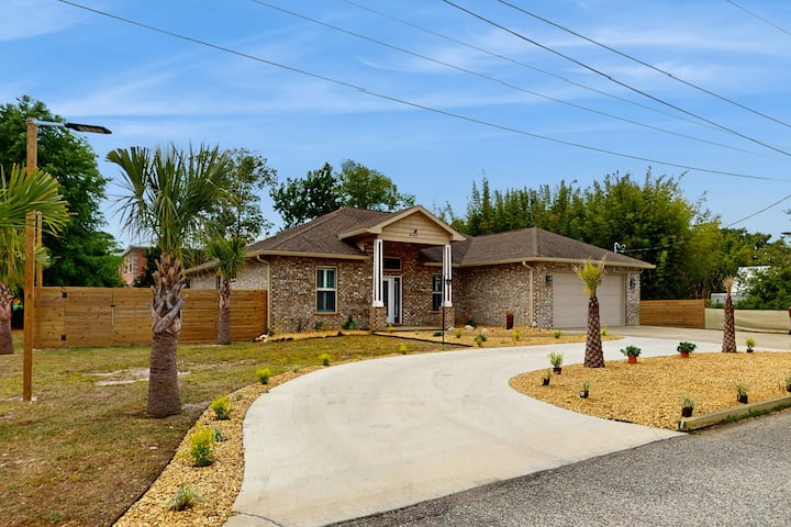 Spacious 5br | Patio | W/d | Near The Beach - Navarre, FL