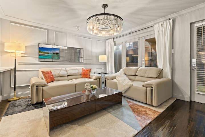 Dallas 2br Condo · Resort Pool By White Rock Lake - Dallas, TX