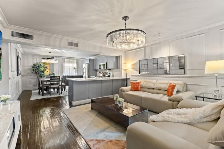 Dallas 2br Condo · Resort Pool By White Rock Lake - Dallas, TX
