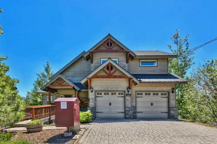 Forest Mtn Lodge: Hot Tub, Game Room, Trails - Lake Tahoe