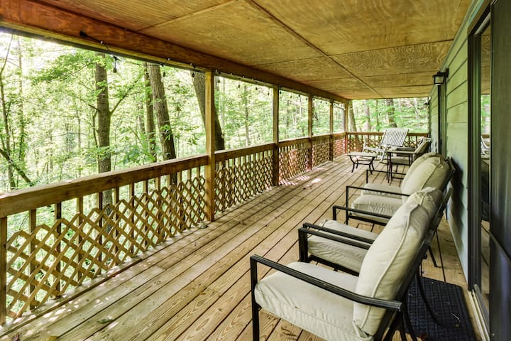 Cozy Franklin Retreat W/ Deck - 5 Mi To Downtown! - Franklin, NC