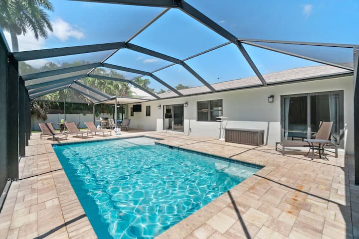 Walk To Beach! Family Friendly W/sunny Pool & Wifi - Marco Island, FL