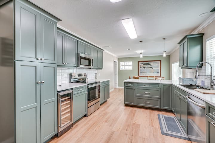 1 Block To Shore: Fort Myers Beach Retreat - Fort Myers Beach, FL