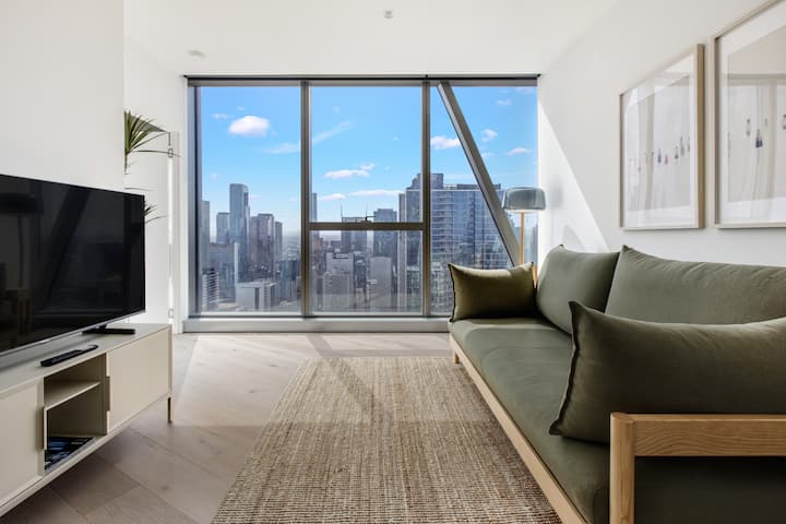Skyline View Escape: 2br By Gardens & Station - Melbourne