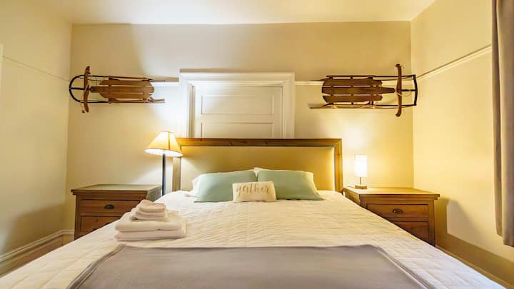 Mathilda Street Trio - The Lodge With King Bed - Pittsburgh, PA