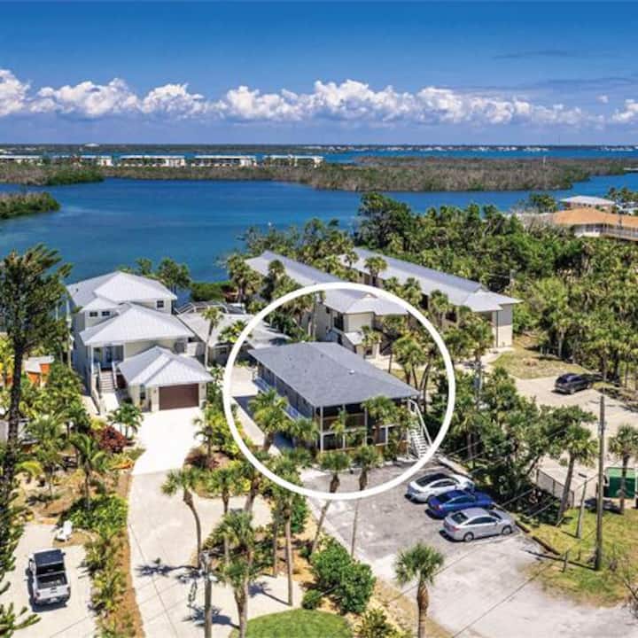 Island Condo Sun & Fun, Deeded Beach (Suite 4) - Manasota Key, FL