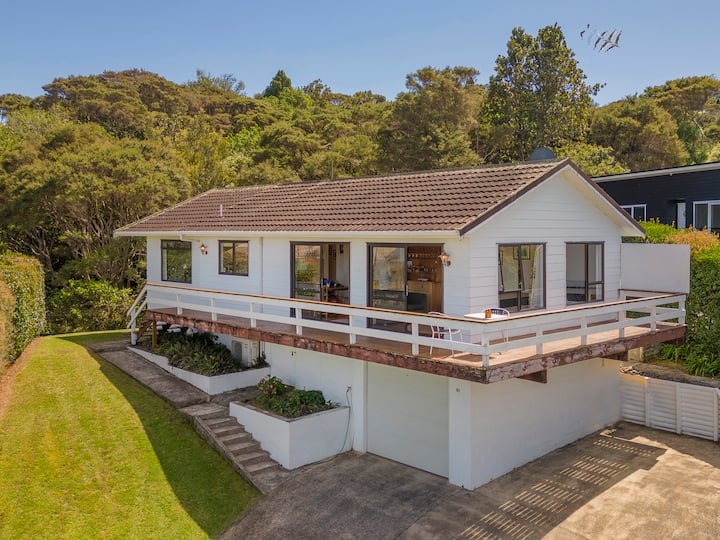 Centennial Seascape - Whitianga Holiday Home - Hahei