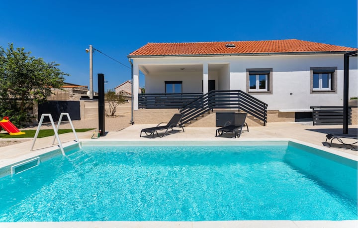 3 Bedroom Awesome Home In Rastevic - Benkovac