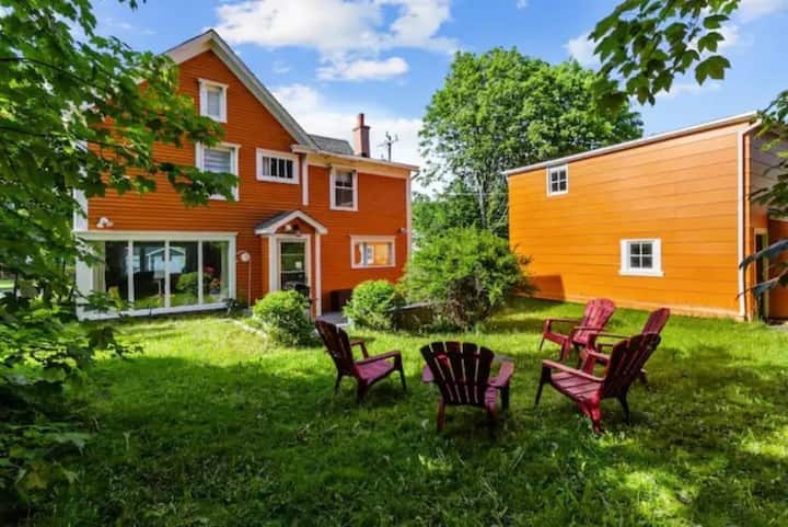 Tigh-na-mara: 4br Historic Seaside Charm Awaits! - Newfoundland and Labrador